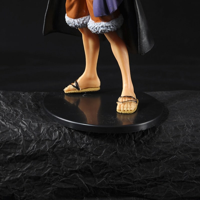 One Piece Luffy-figur rör vid sitt huvud • Barn World